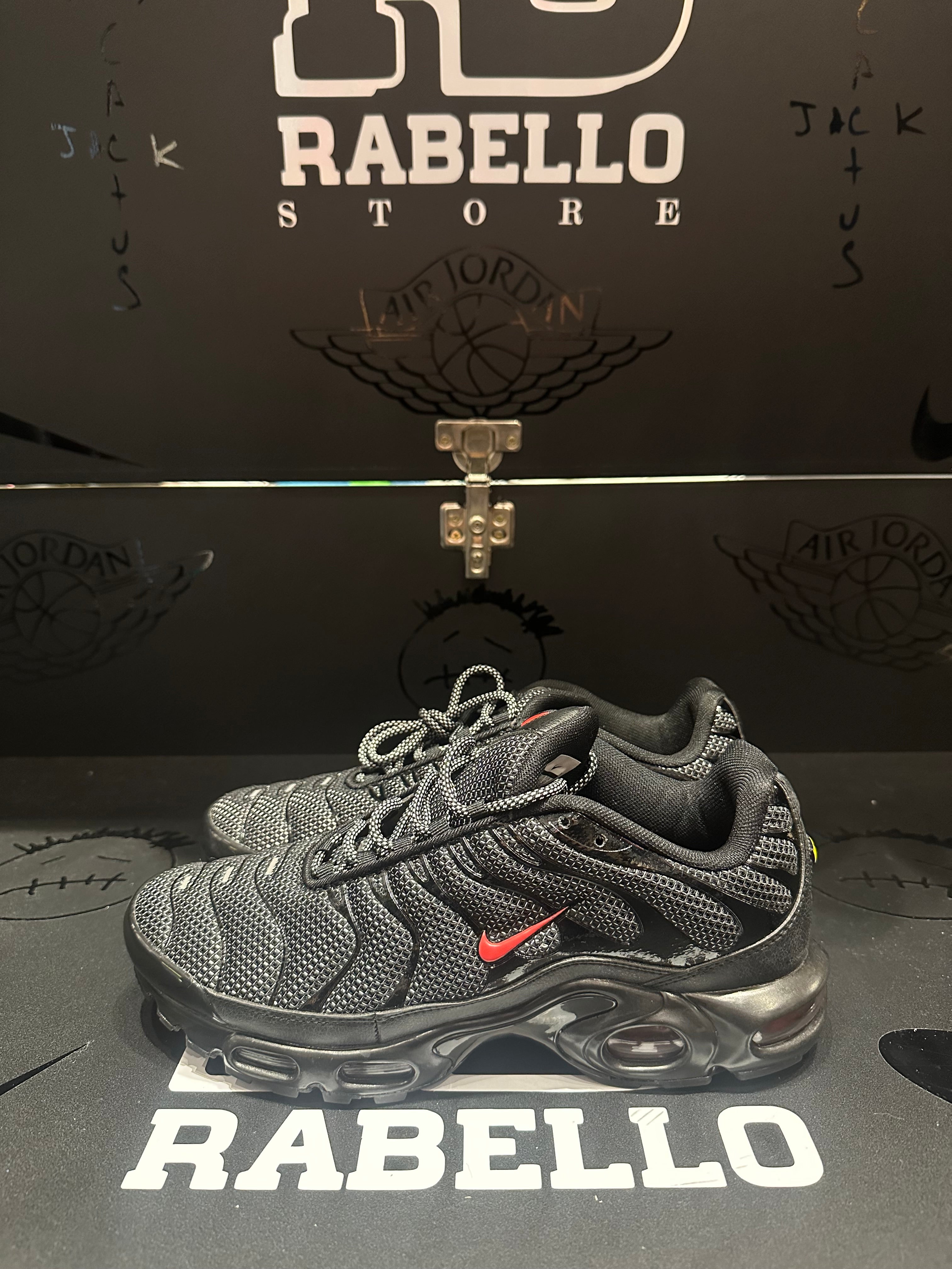 Tênis Nike Air Max Plus TN Bred - Pronta Entrega